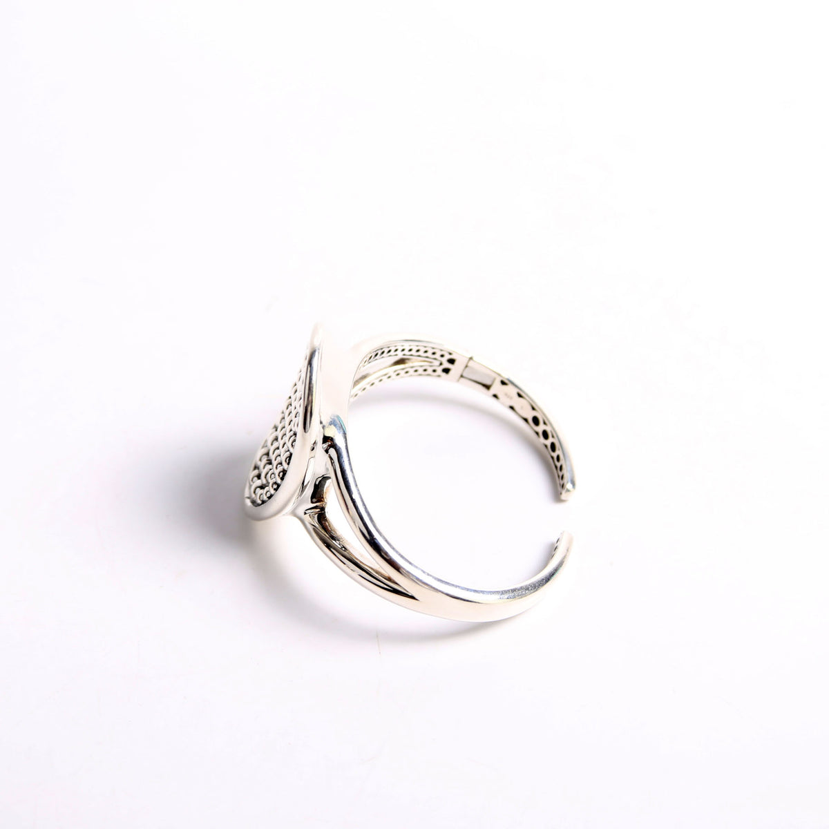 Bold Caviar Vertical Ellipse Cuff 925