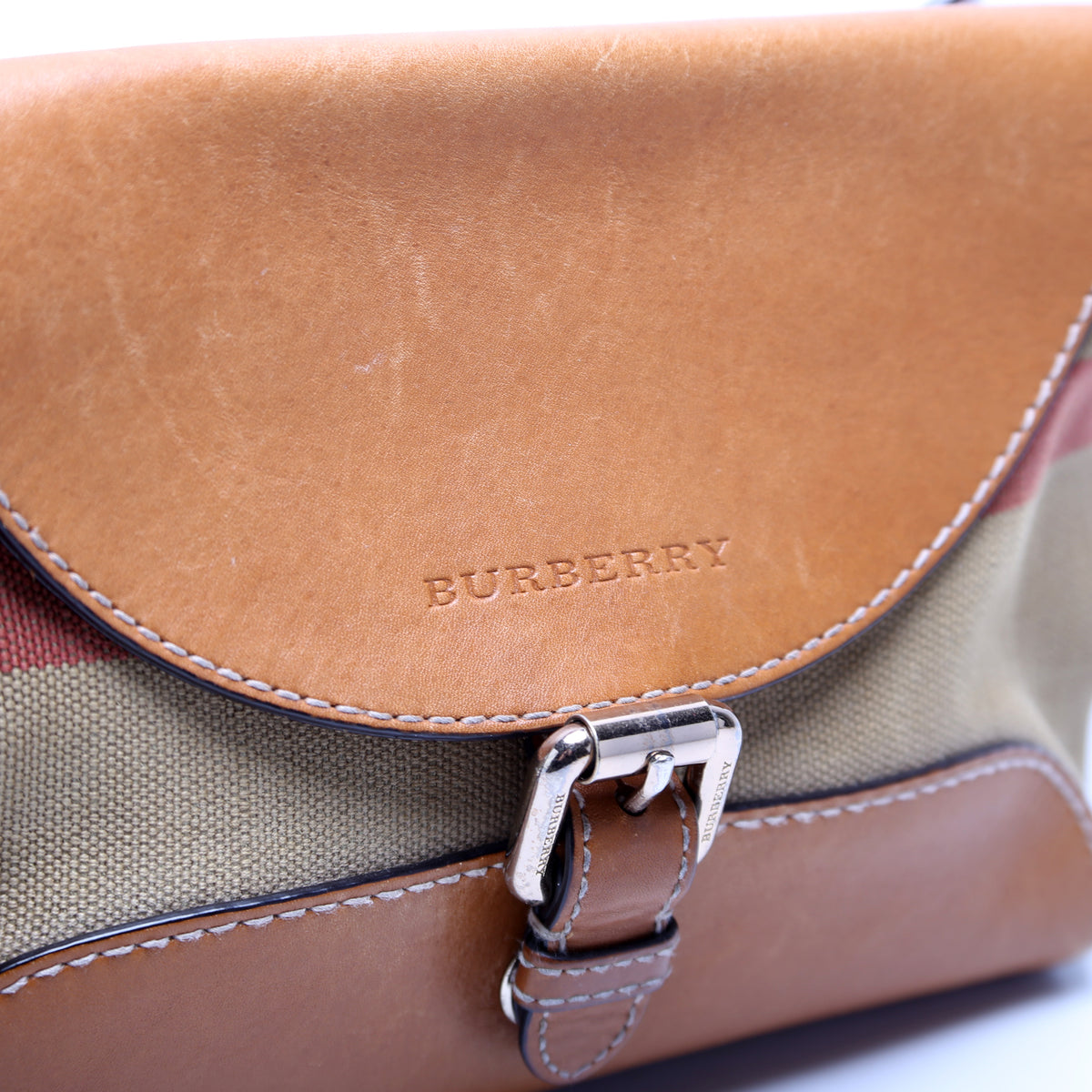 3908810 Canvas Henham